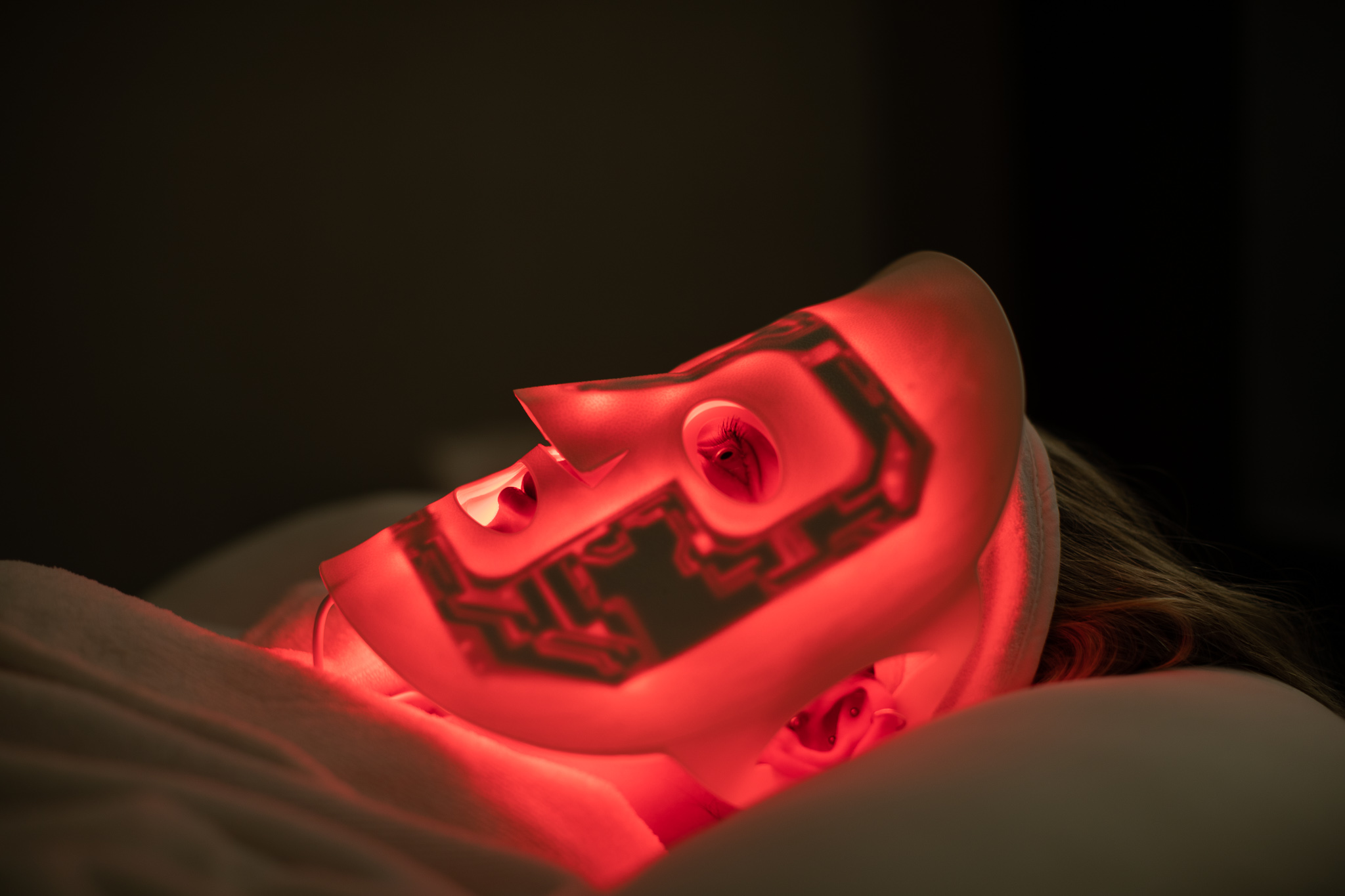 Blog | Le Jardin Luxury Spa | Spa Tech Focus - LED Face Mask